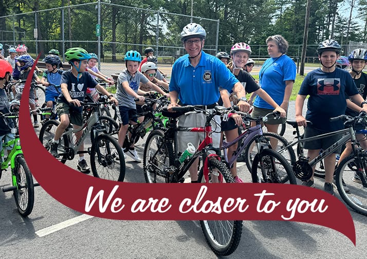 Stewart's, Senator Tedisco team up for safe bike helmet program